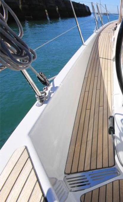 Walk Around Side Decks – Jeanneau 60 Yacht